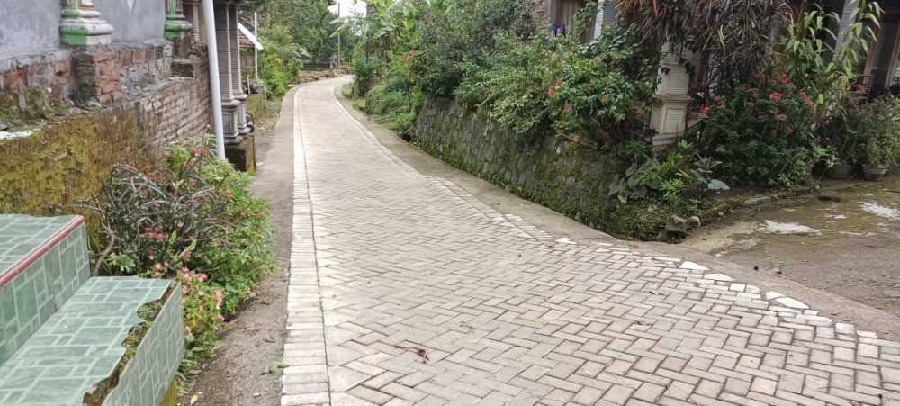 Pemdes Kletekan Bangun Pavingisasi Jalan Desa Dengan Dana BK Sarpras ...