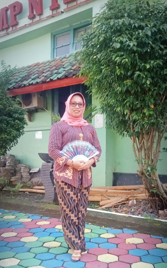 Rayakan Hari Kartini Kepala Sekolah SMP N 1 Delanggu Klaten Sampaikan ...