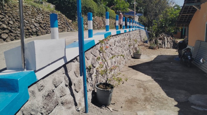 Perkuat Badan Jalan, Pemdes Ngrendeng Bangun TPT di Rt 01 Rw 01 – Kilas ...