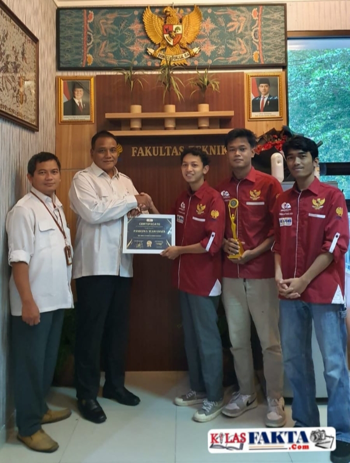 FT Unnes Berhasil Meraih 2 Penghargaan UNNES AWARD – Kilas Fakta